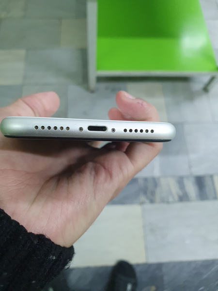 Iphone xr 256talil 77yom naxtga yoki abmen