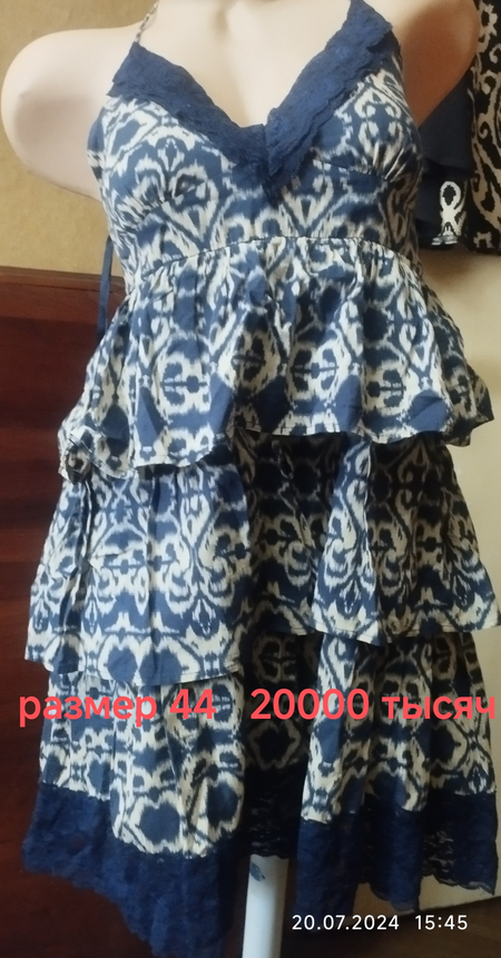 Продаются платья, разных размеров и разного качества