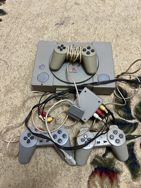 playstation 1 sotiladi