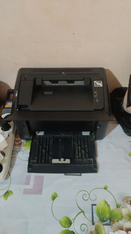 I-Sensys LBP3010B\\nOq qora printer \\n100 % ishlaydi \\nCabellari bor \\nPrin