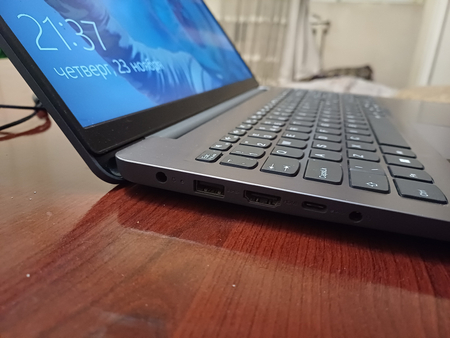 Lenovo  novitbuk