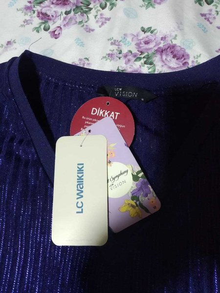 Продам новую одежду. Брюки клёш и яркую блузку. из Турции.