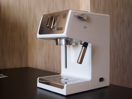 Кофеварка рожковая эспрессо Delonghi ecp33.21.w