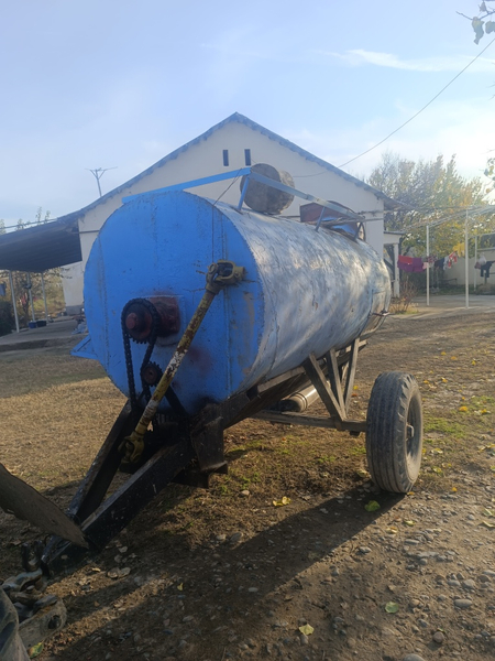 Traktor t28 boʻchka sotiladi
