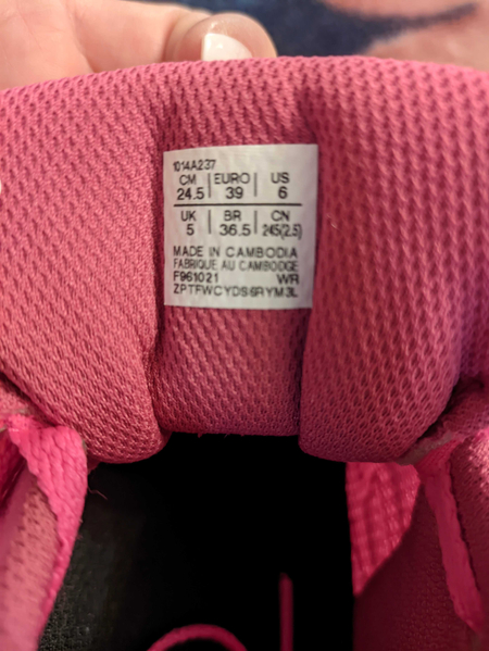 Кроссовки женские Asics 38 раз. Новые