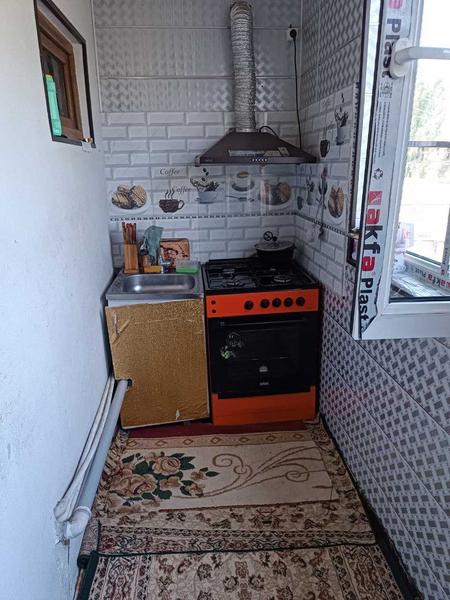 Kvartira sotiladi srochna
