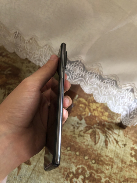 Xiaomi Mi 9 holat yaxwi