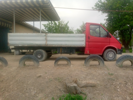 Ford sotiladi yil 92