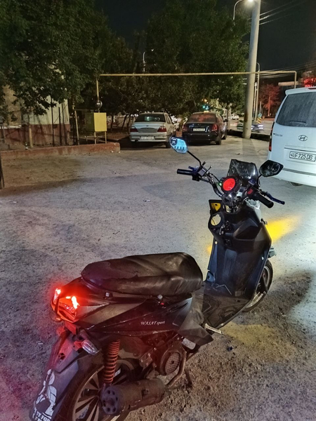 Skuter. Moto .Moped