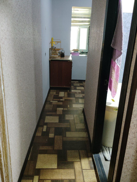 Срочно продается 2 ком квартира в 8 мкр
