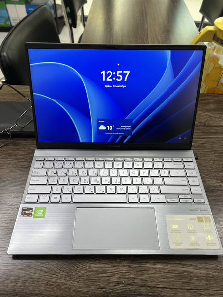 Asus ZenBook 12 soat yetadigan quvvat