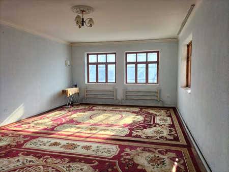 Srochna hovli sotiladi