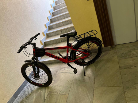 Velosiped sotiladi hplati orta balonlari yangi
