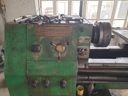Tokarniy stanok FT111