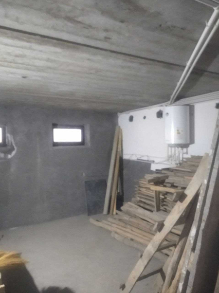 Toshkent SHahar Olmazor Tumanida Oxunboyev mahalada srochna sotiladi.