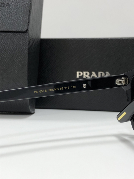 Солнце защитные очки от бренда PRADA