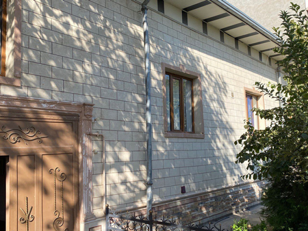 hovli sotiladi narxi kelishilinafi