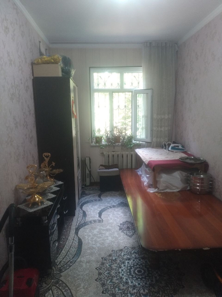 Чиланзар 21.  Продается срочно 2 х комнатная