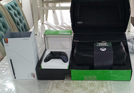 Срочно продам Xbox series X в идеальном состоянии