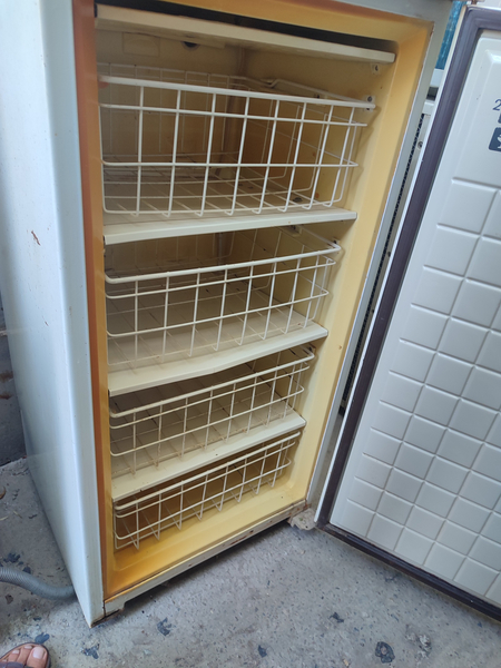 Продам морозильник