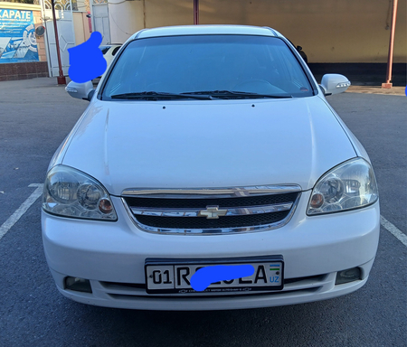 Lacetti 1.8 sotiladi