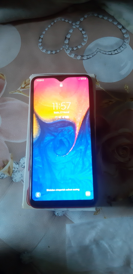 Samsung galaxy A10 sotiladi holati zo'r narxi 860000 sum