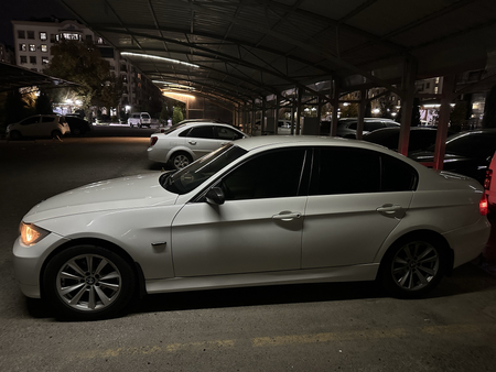Bmw sedan E 90 kuzov 320i
