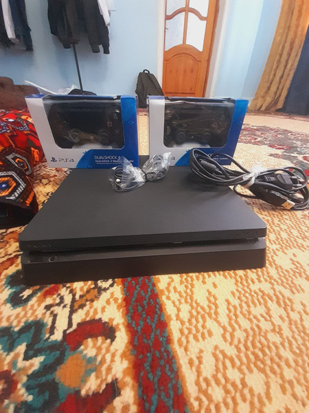Playstation PS4   ..