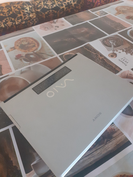 Ноутбук Sony Vaio srochno sotiladi