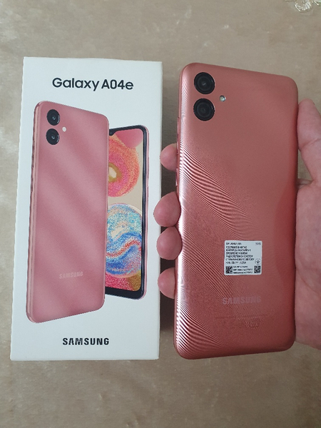 Srochna sotiladi  Samsung Galaxy A04e 3/32Gb  Orginal Karobka dakument