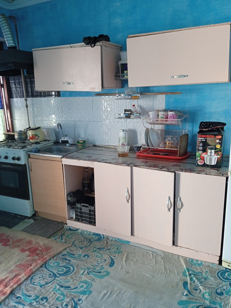 Vagzal xududida joylashgan xovli sotladi 3 xona  10 maktab orqasi