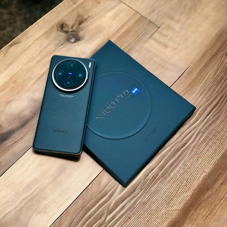 В продаже один из лучших камерофонов — Vivo X100 pro.