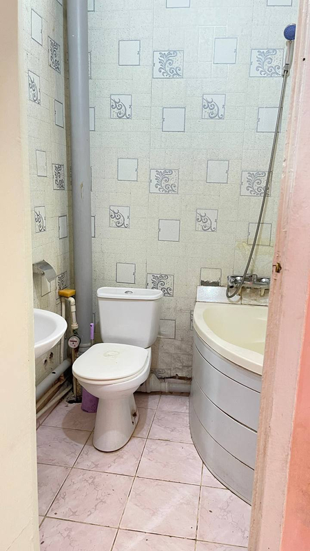 Продается квартира в центре Янгиюля.