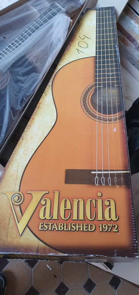 Gitara valencia 104 model