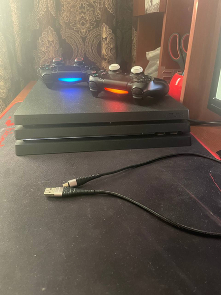 PlayStation 4 pro 1 tb