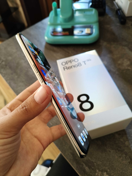 Суб-Флагман Oppo Reno 8t 5G 8/256 (edge) Snapdragon 695 кор-док...
