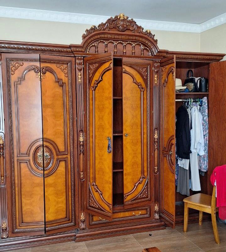 Распашной шифоньер для одежды