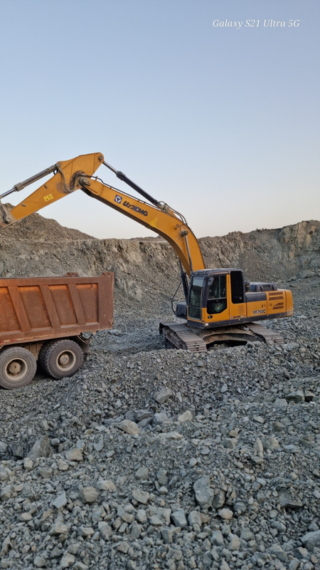 UZ XCMG XE 260 C ekskavator
