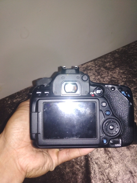 Canon 80 d  sotiladi