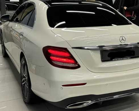 Mercedes-Benz E200 (своя машина)