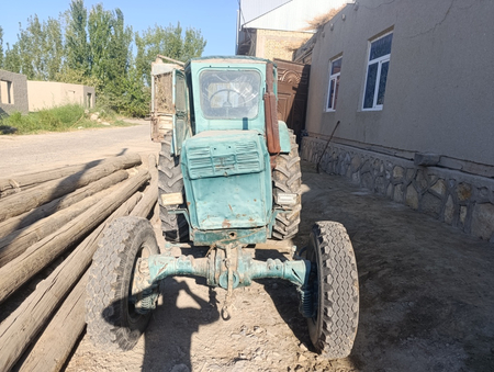 Traktor t40 sotiladi