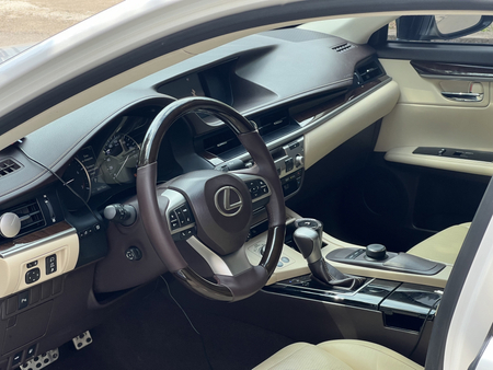Продаётся Lexus ES 200