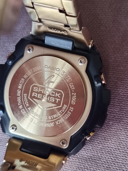 Продам Часы G-Shock GST-210GD