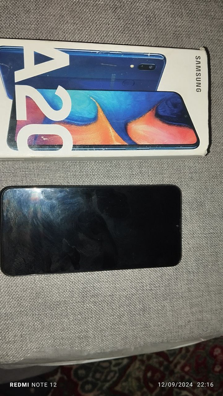 Samsung A 20  narxi  450