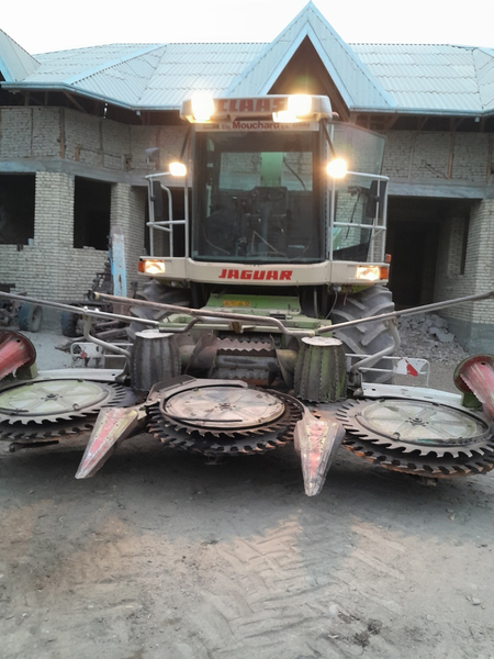 Claas jaguar 840 sotilad soz xolatda 1999 yil  xolati juda yaxshi  soz