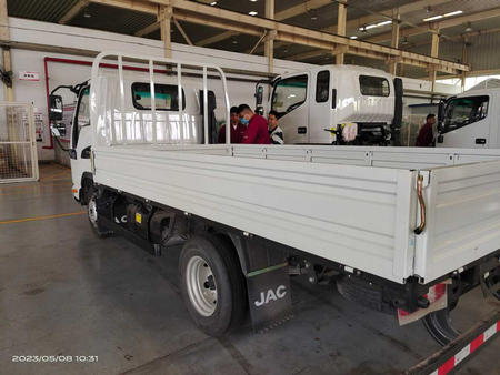 JAC J3 бортовой 1х кабина 3,5 тонна