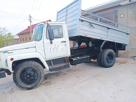 Gaz 53 sotiladi.
