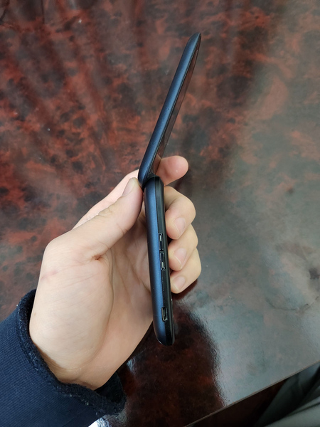 Srochna Samsung gusto ikkita sim kartani sotiladi.