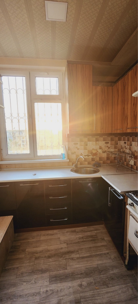 Продам 2/4/4 ком квартиру куйлюк массив 4  кирпич 77 серия