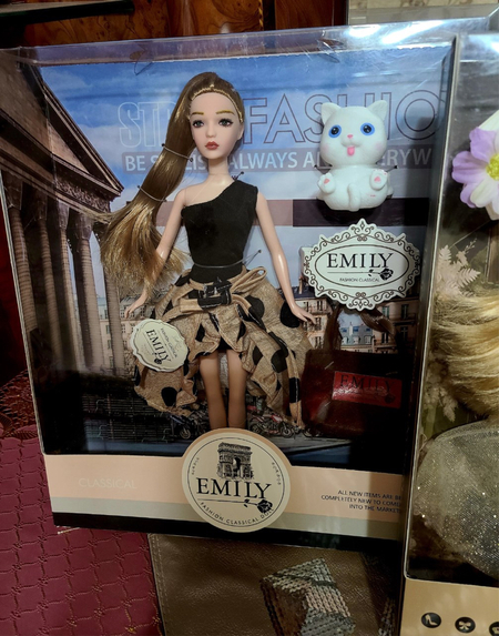 Продаю кукла Emily